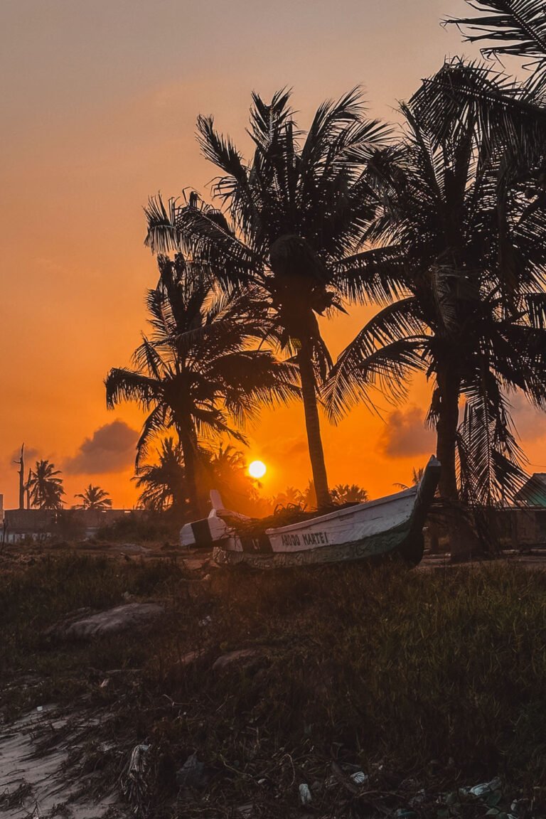 Visita Kokrobite Beach: Guía completa para conocer Kokrobite