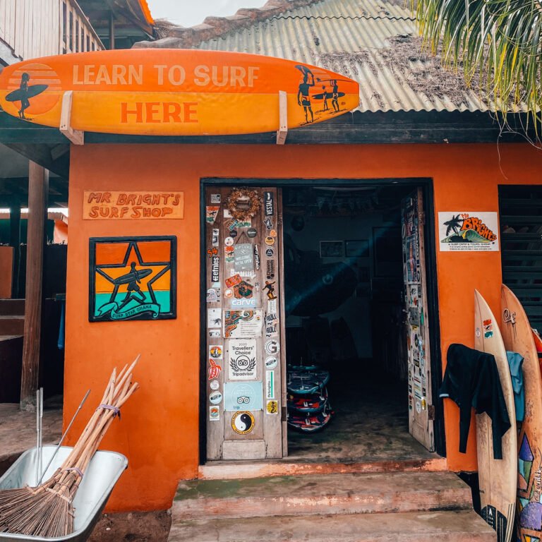 Visita Kokrobite Beach: Guía completa para conocer Kokrobite